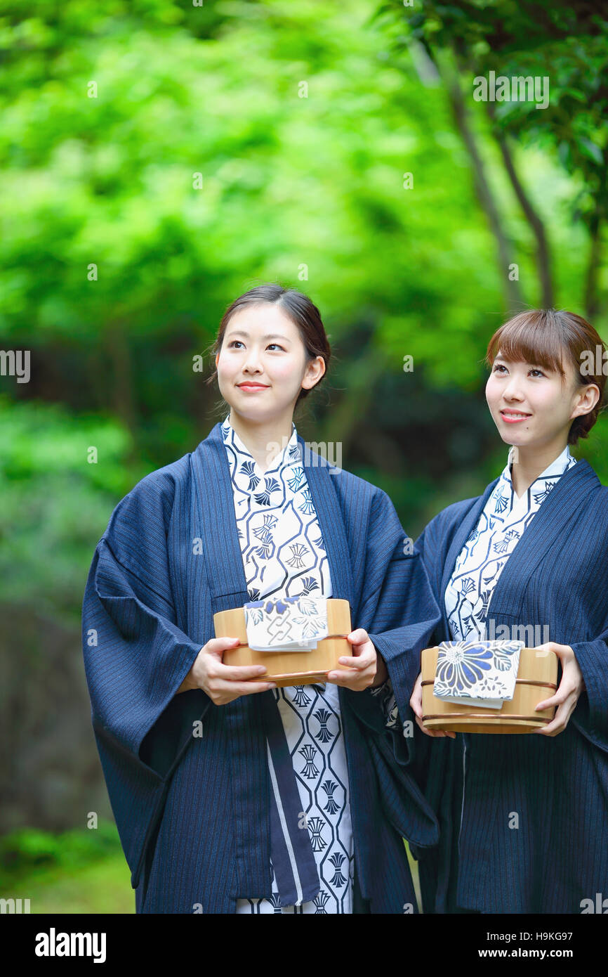 Japanese Women Wearing Yukata High Resolution Stock Photography and ...
