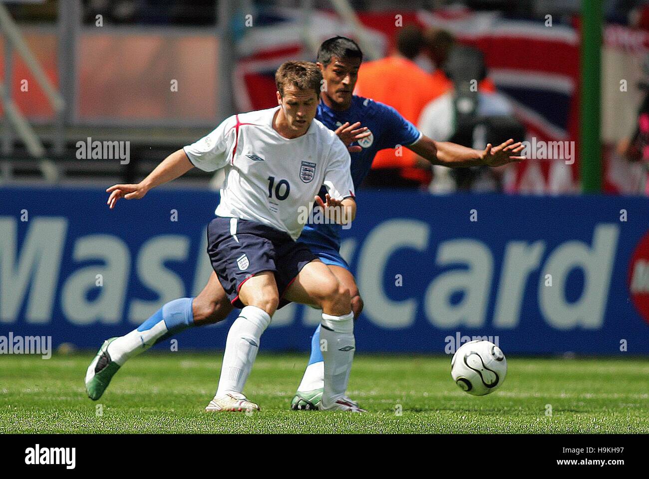 MICHAEL OWEN & CARLOS BONET ENGLAND V PARAGUAY WORLD CUP FRANKFURT ...