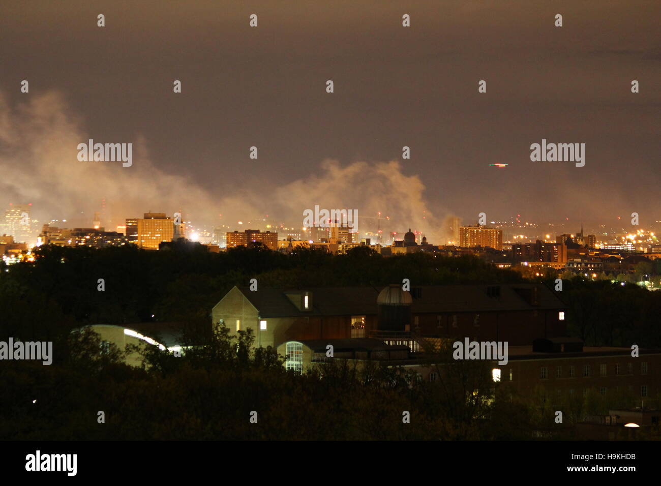 Smoke over city hi-res stock photography and images - Alamy