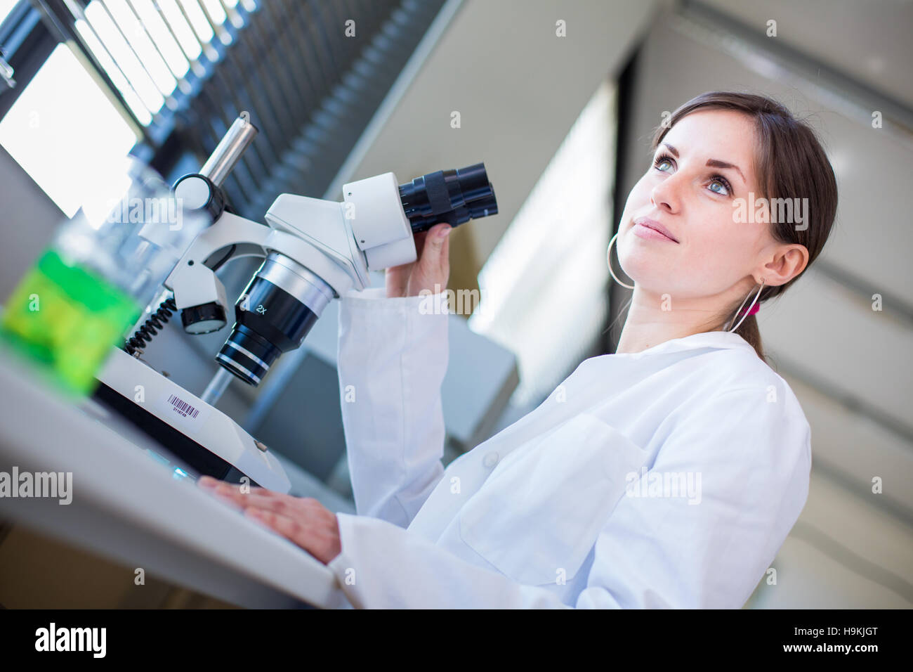 Female chemistry student hi-res stock photography and images - Alamy