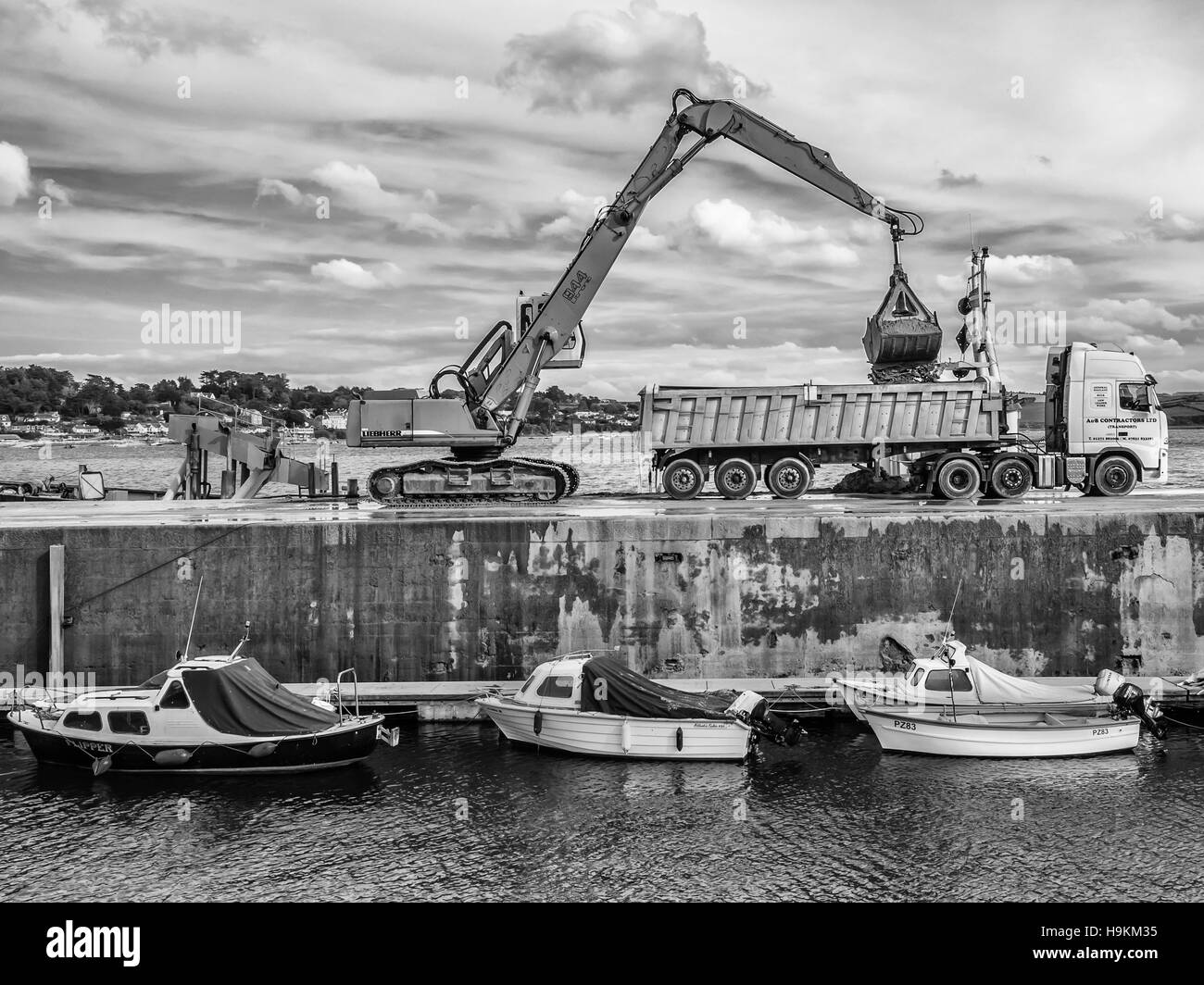 Load boat load boats Black and White Stock Photos & Images - Alamy