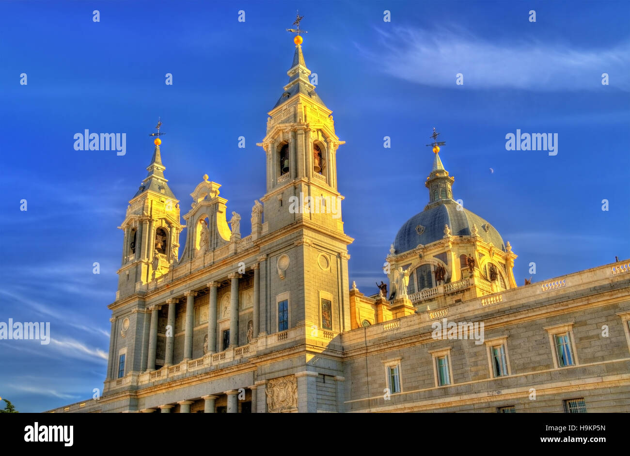 Royal palace and almudena cathedral hi-res stock photography and images ...