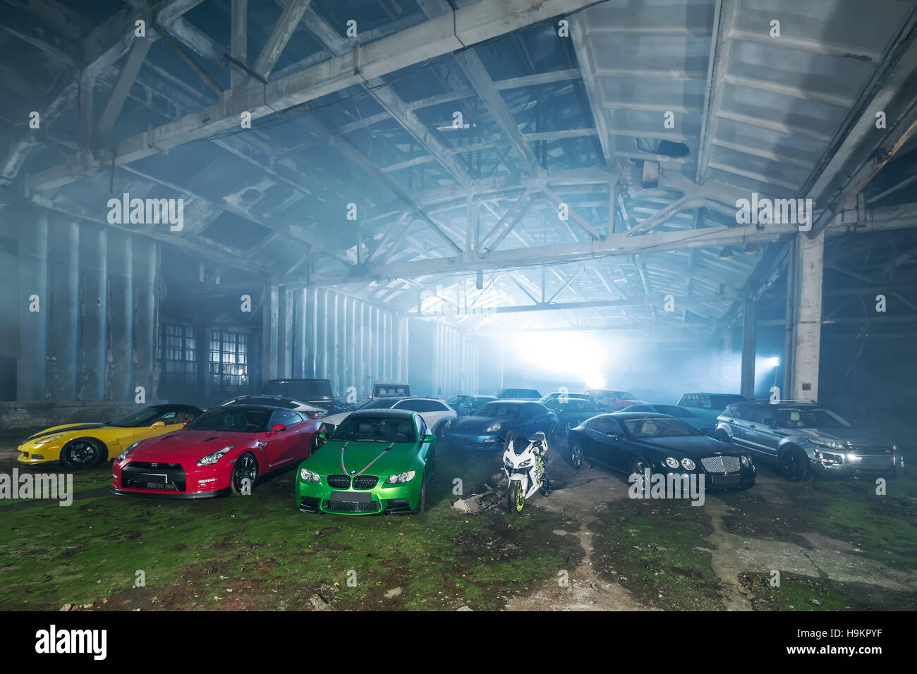 Vehicle hangar hi-res stock photography and images - Alamy