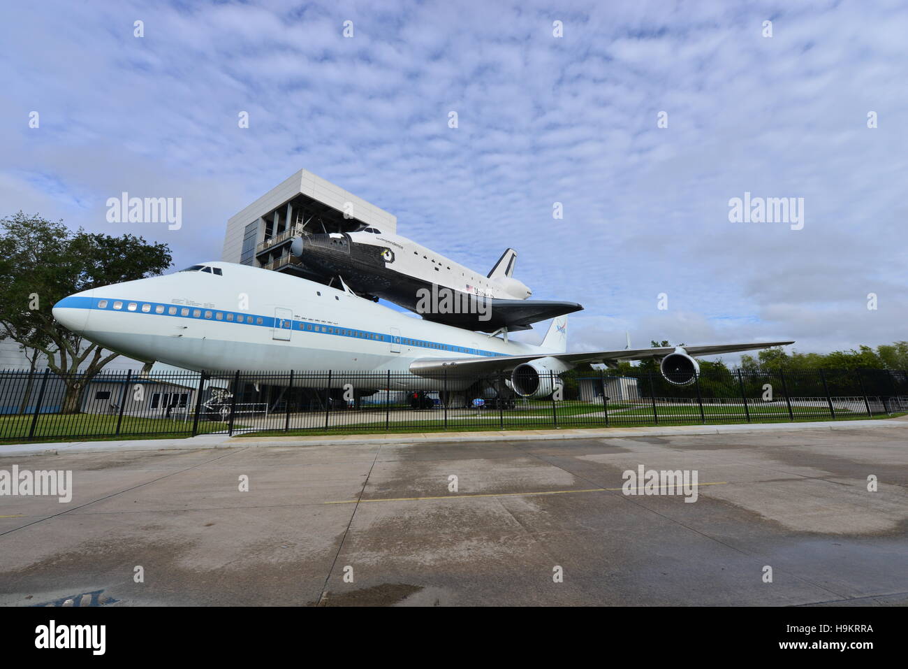 Shuttle piggy back hi-res stock photography and images - Alamy