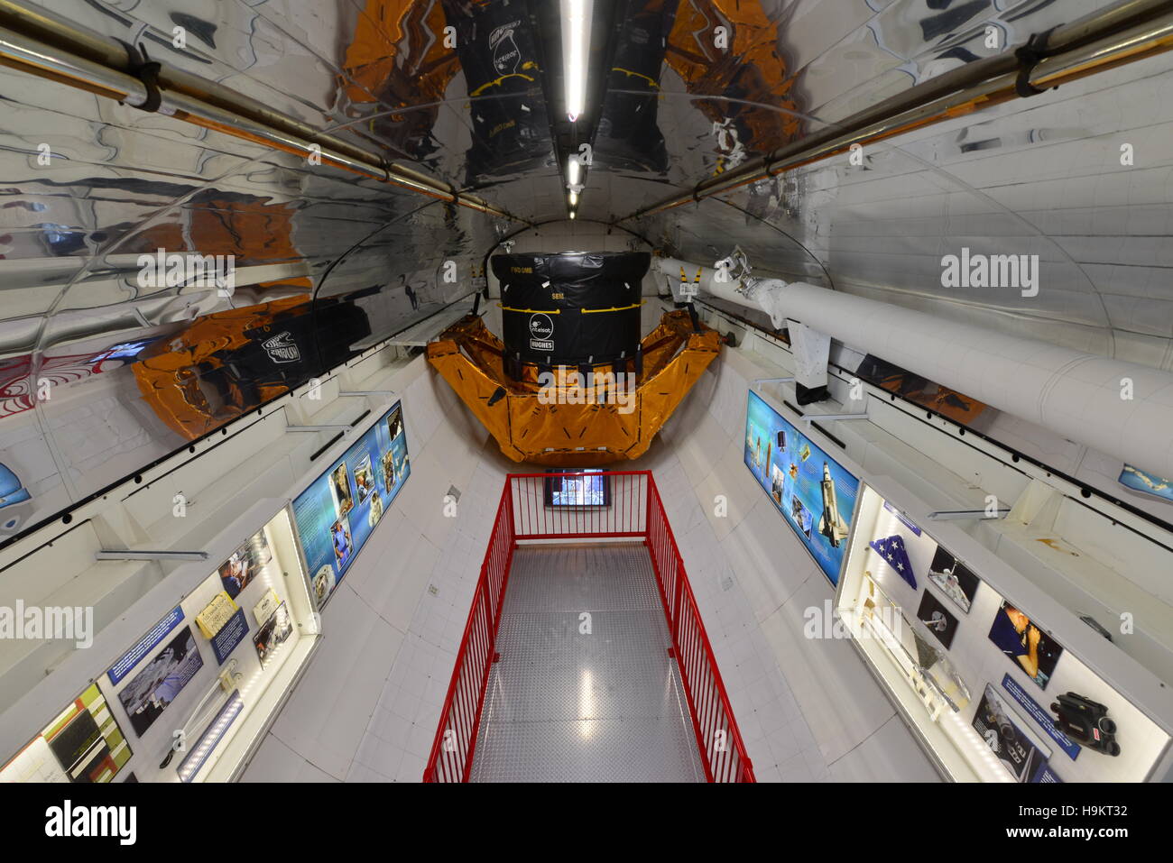 Ground clamps hi-res stock photography and images - Alamy