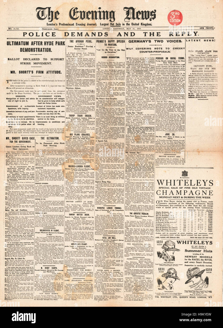 1919 Evening News Police vote to strike Stock Photo - Alamy