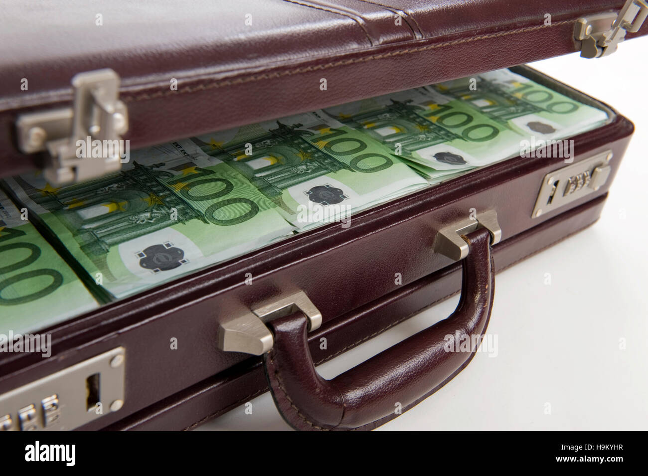 Briefcase full of banknotes Stock Photo - Alamy