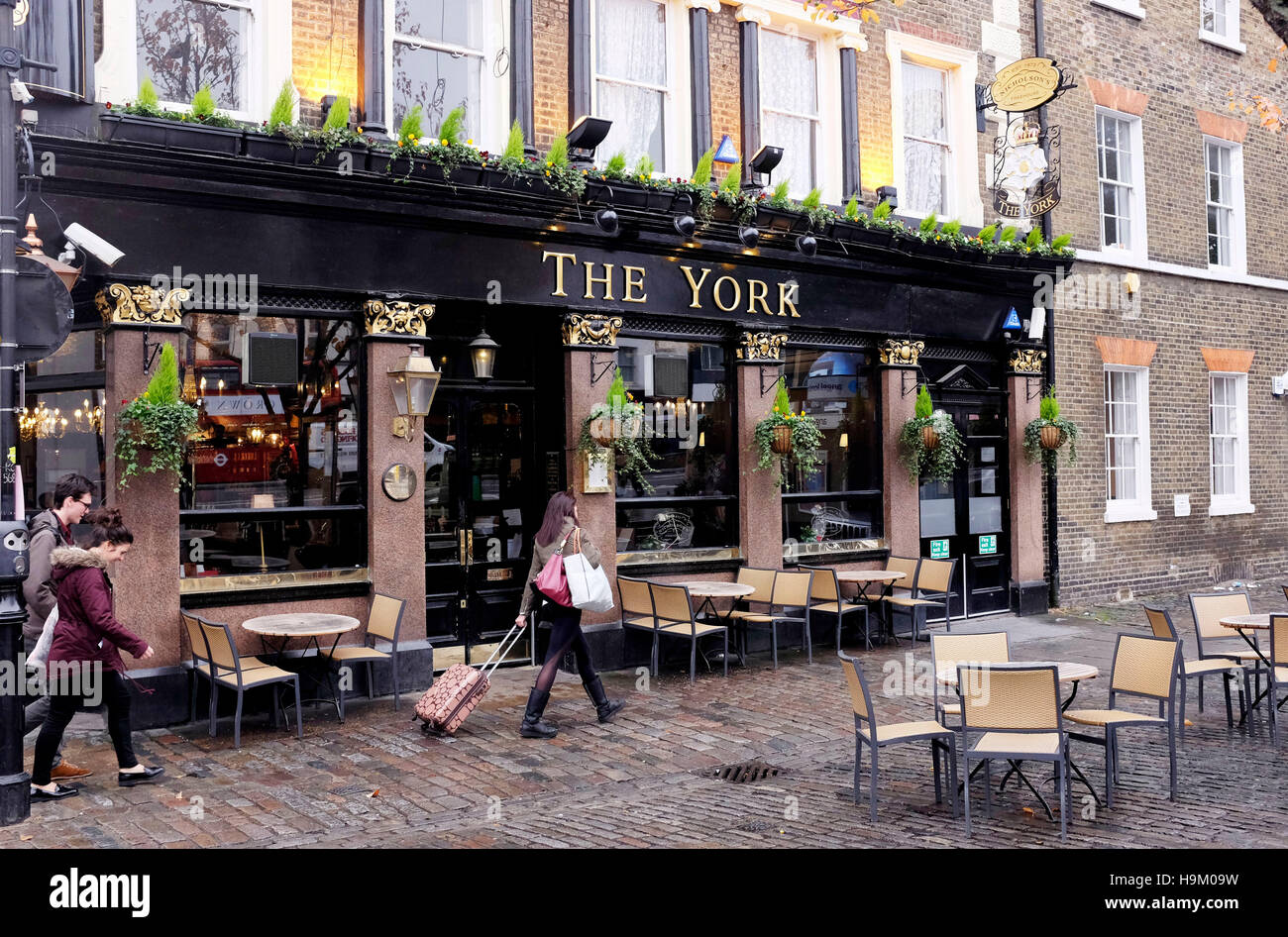 Islington pub hi-res stock photography and images - Alamy
