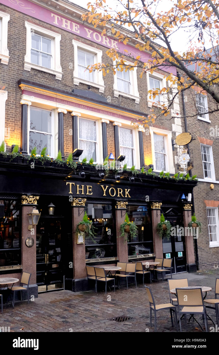 Islington pub hi-res stock photography and images - Alamy