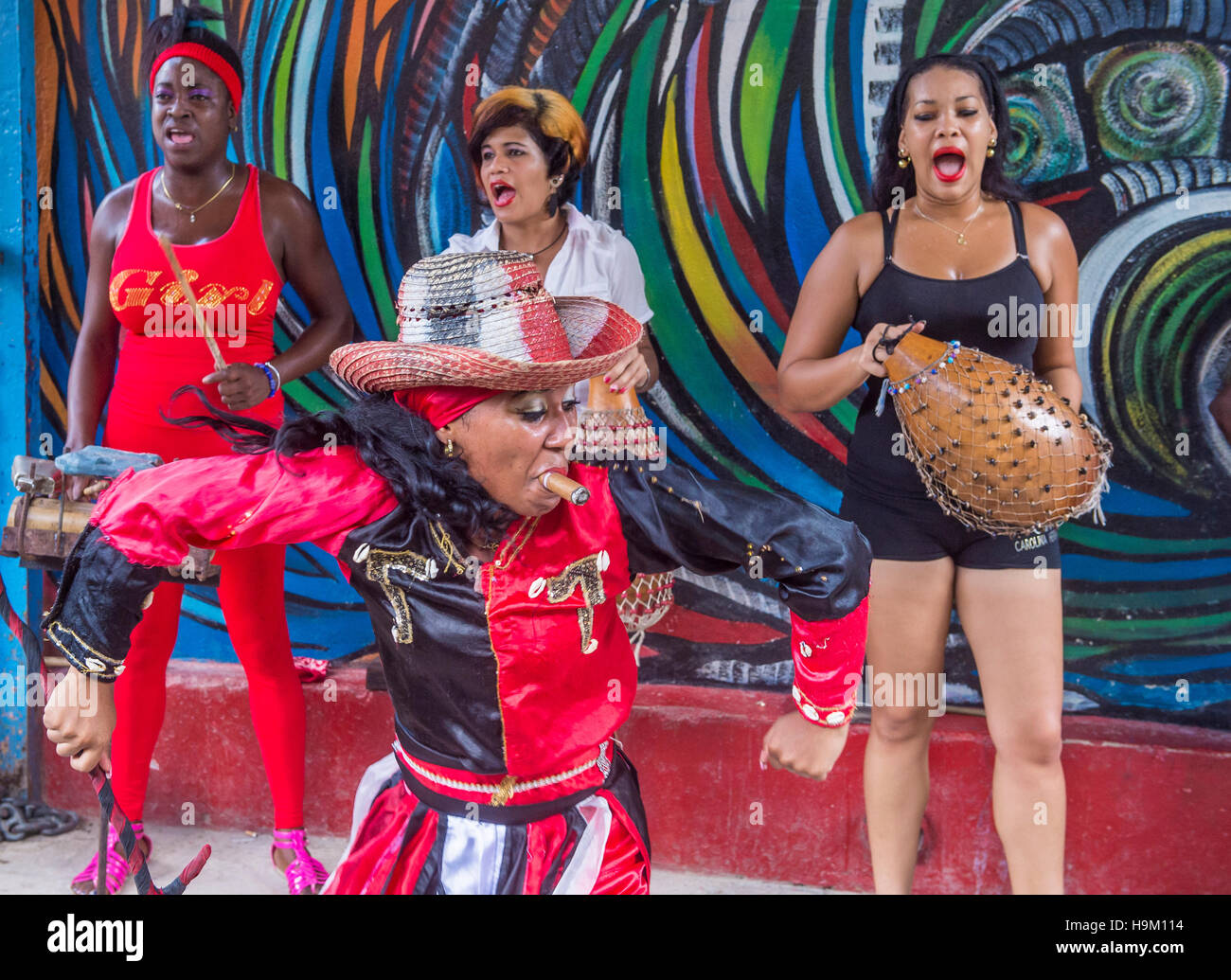 Rumba dancers in Havana Cuba Stock Photo - Alamy