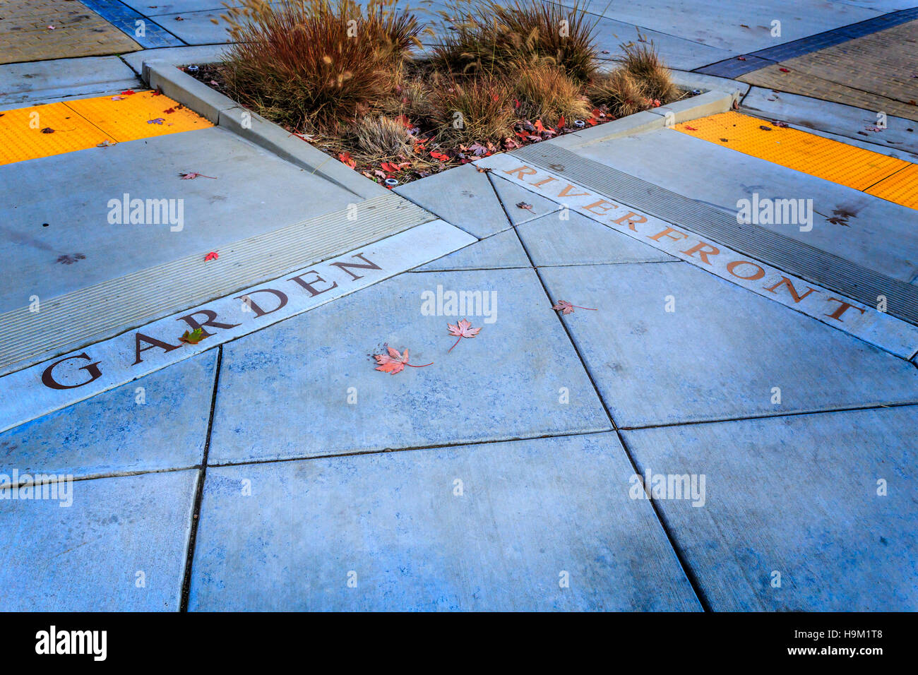 River front sidewalk Sacramento Stock Photo - Alamy