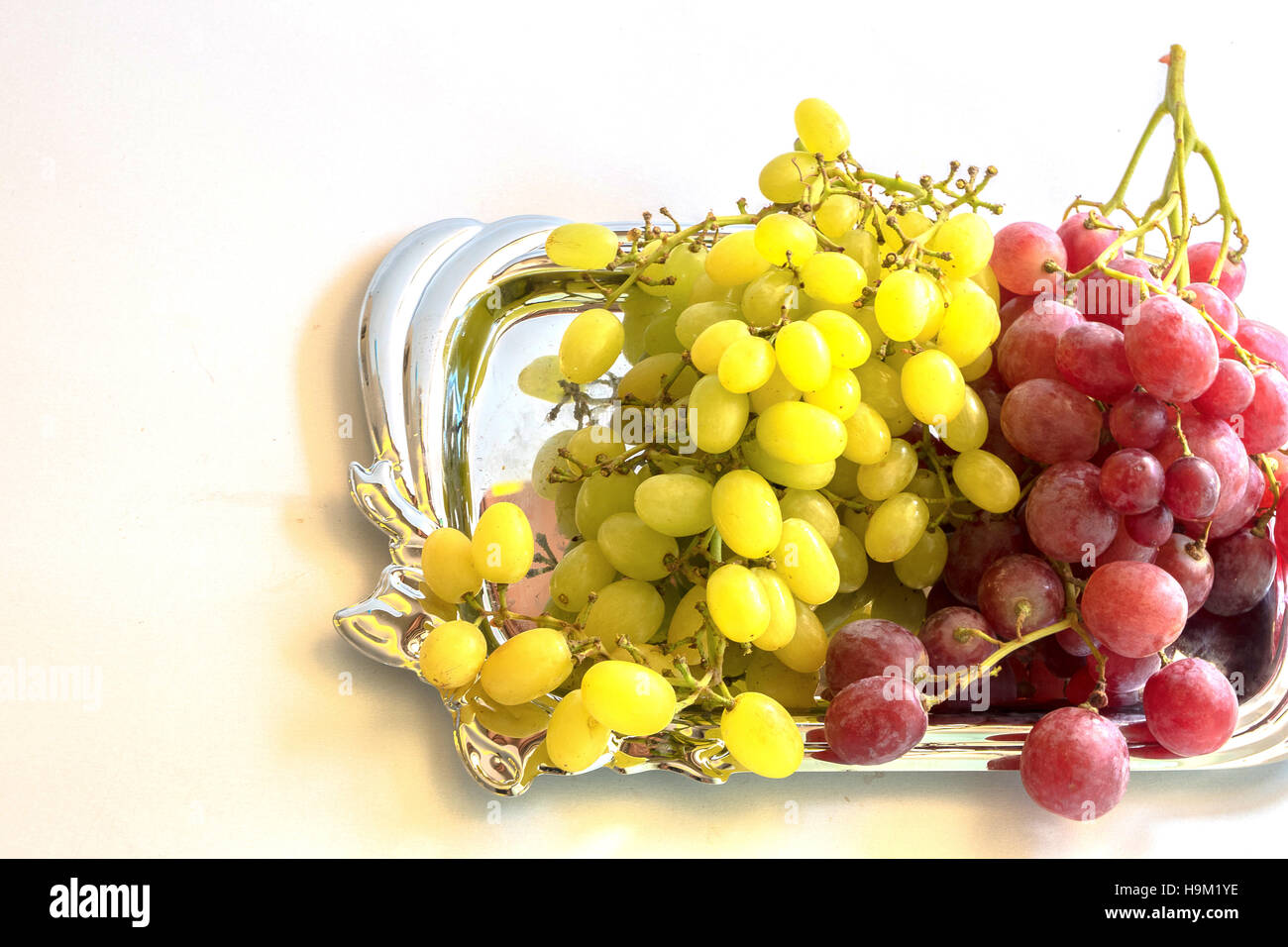 Grapes on a plate hi-res stock photography and images - Alamy