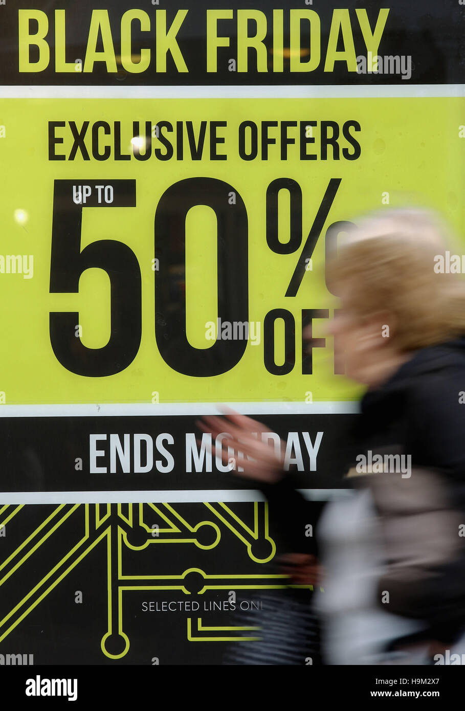 Black friday shoppers walk hi-res stock photography and images - Alamy