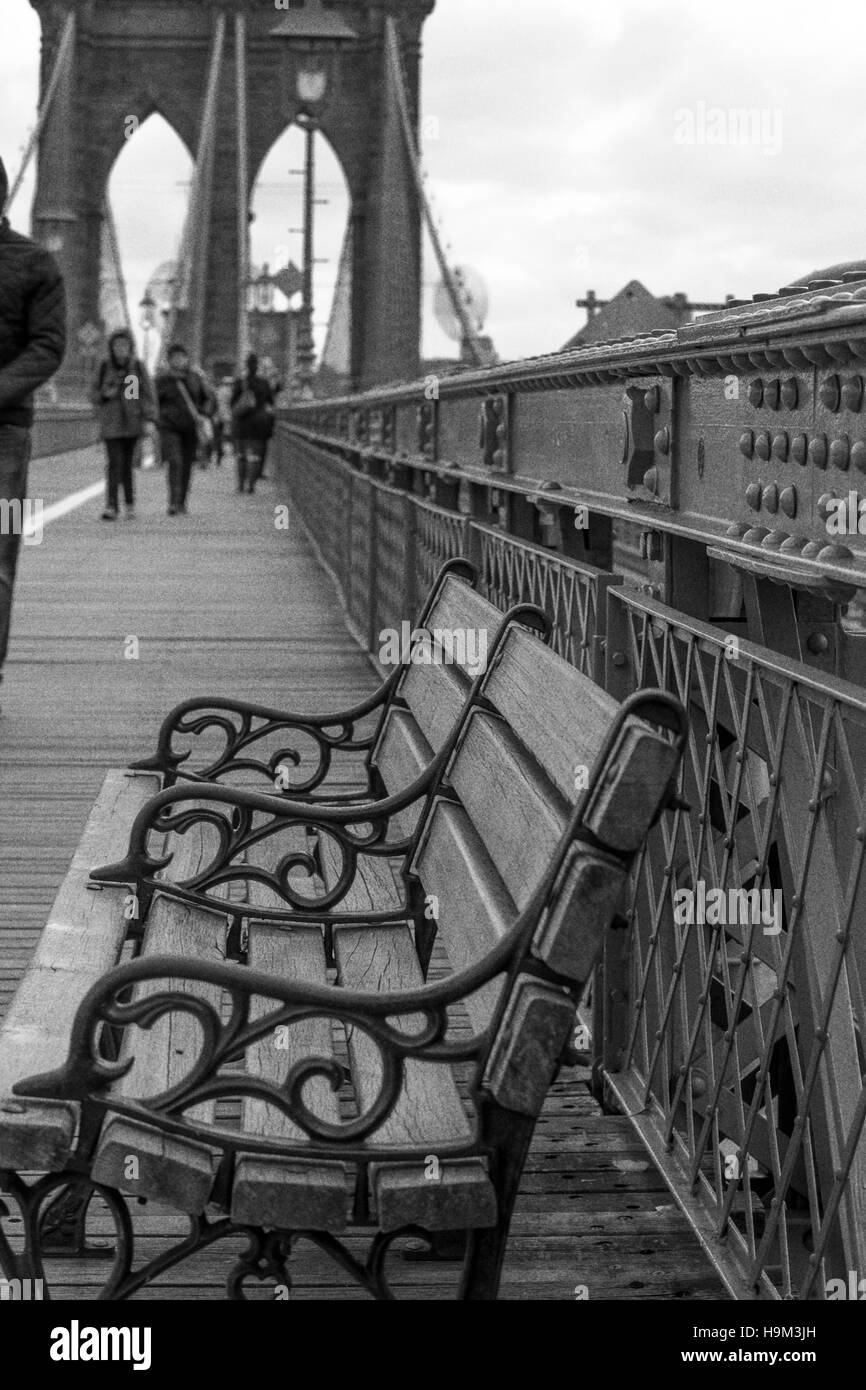 USA, New York City, bench on Brooklyn Bridge Stock Photo - Alamy