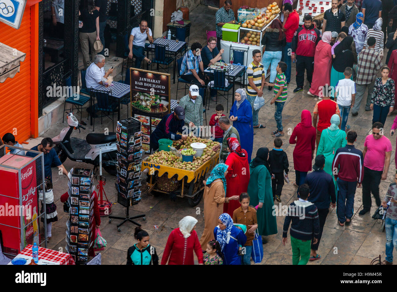 Souk in the medina of fez el bali hi-res stock photography and images ...