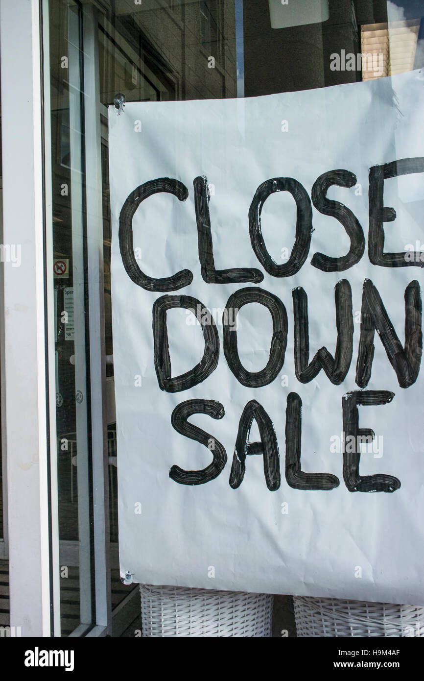 Closing Down Sale hand-written paper sign in a shop window, Penzance ...