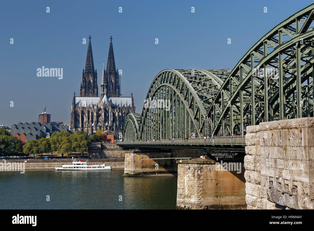 Germany, Cologne, view to Cologne Cathedral with Hohenzollern Bridge in ...