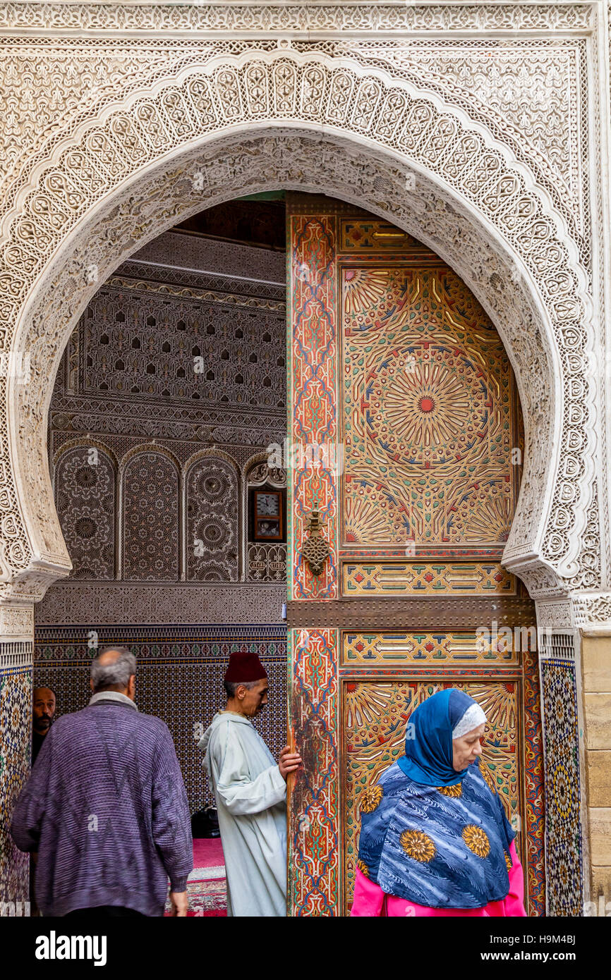 Moroccan People Arriving At A Mosque For Prayers The Medina Fez El