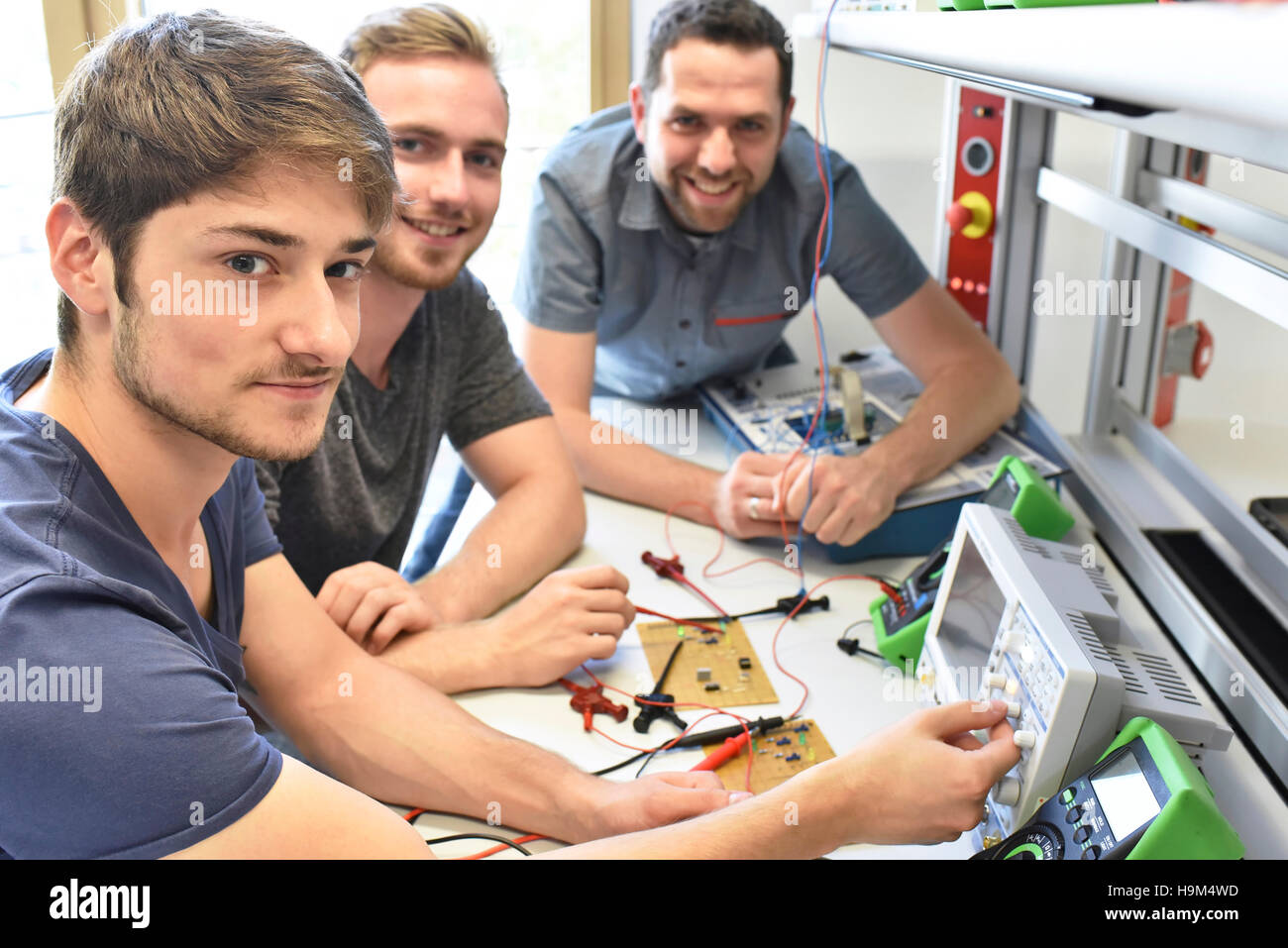 Portrait of smiling students with technical instructor Stock Photo - Alamy
