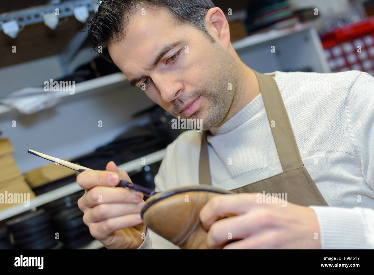 Cobbler repairing shoe Stock Photo - Alamy