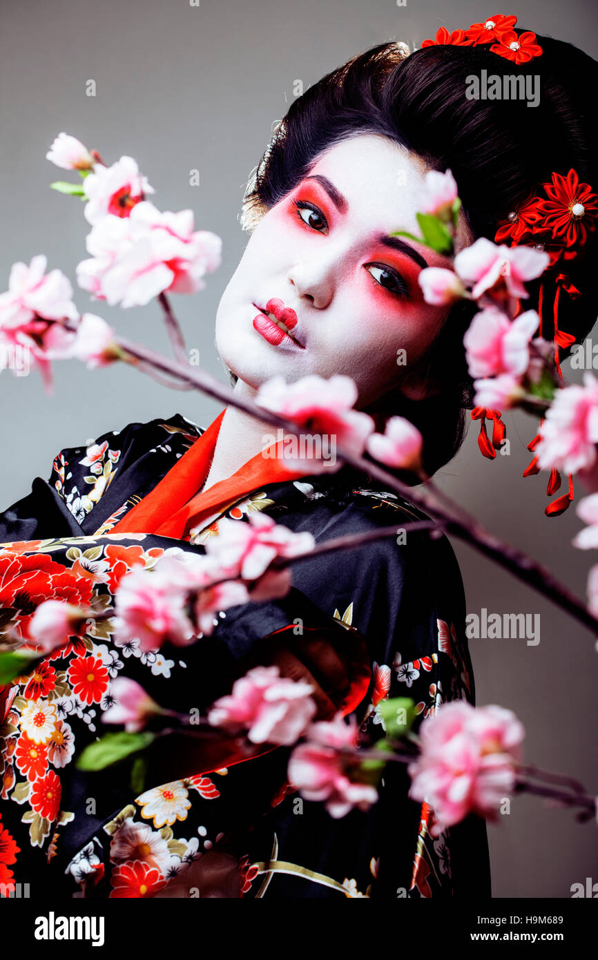 young pretty geisha in kimono sakura view Stock Photo - Alamy