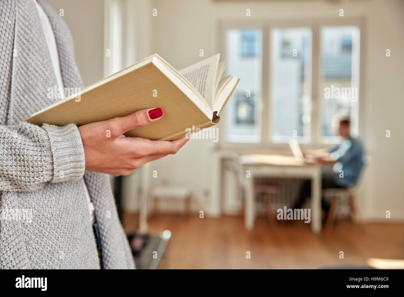 Hands of woman holding open book Stock Photo - Alamy