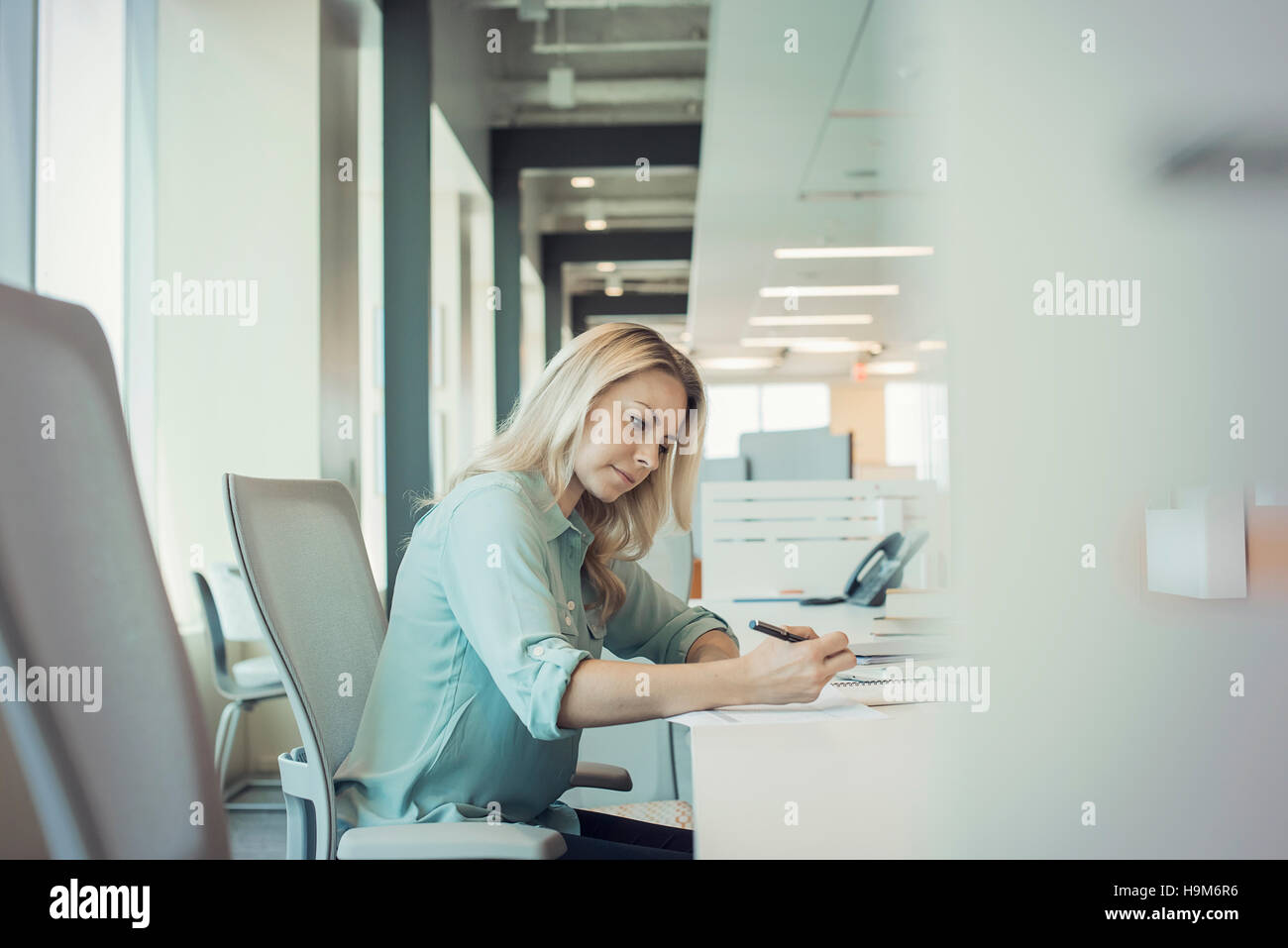 Businesswqoman hi-res stock photography and images - Alamy