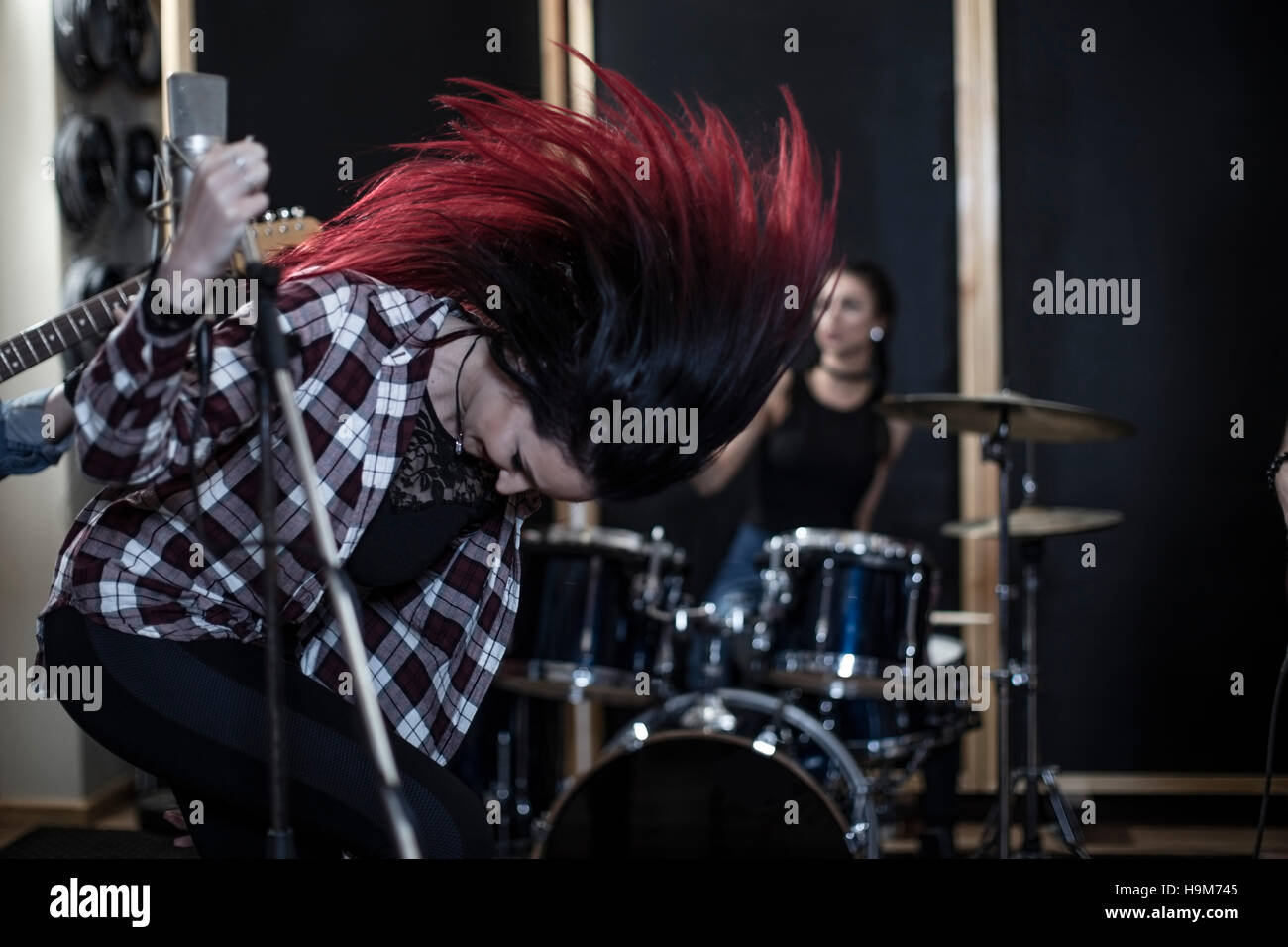 Singer hair hi-res stock photography and images - Alamy