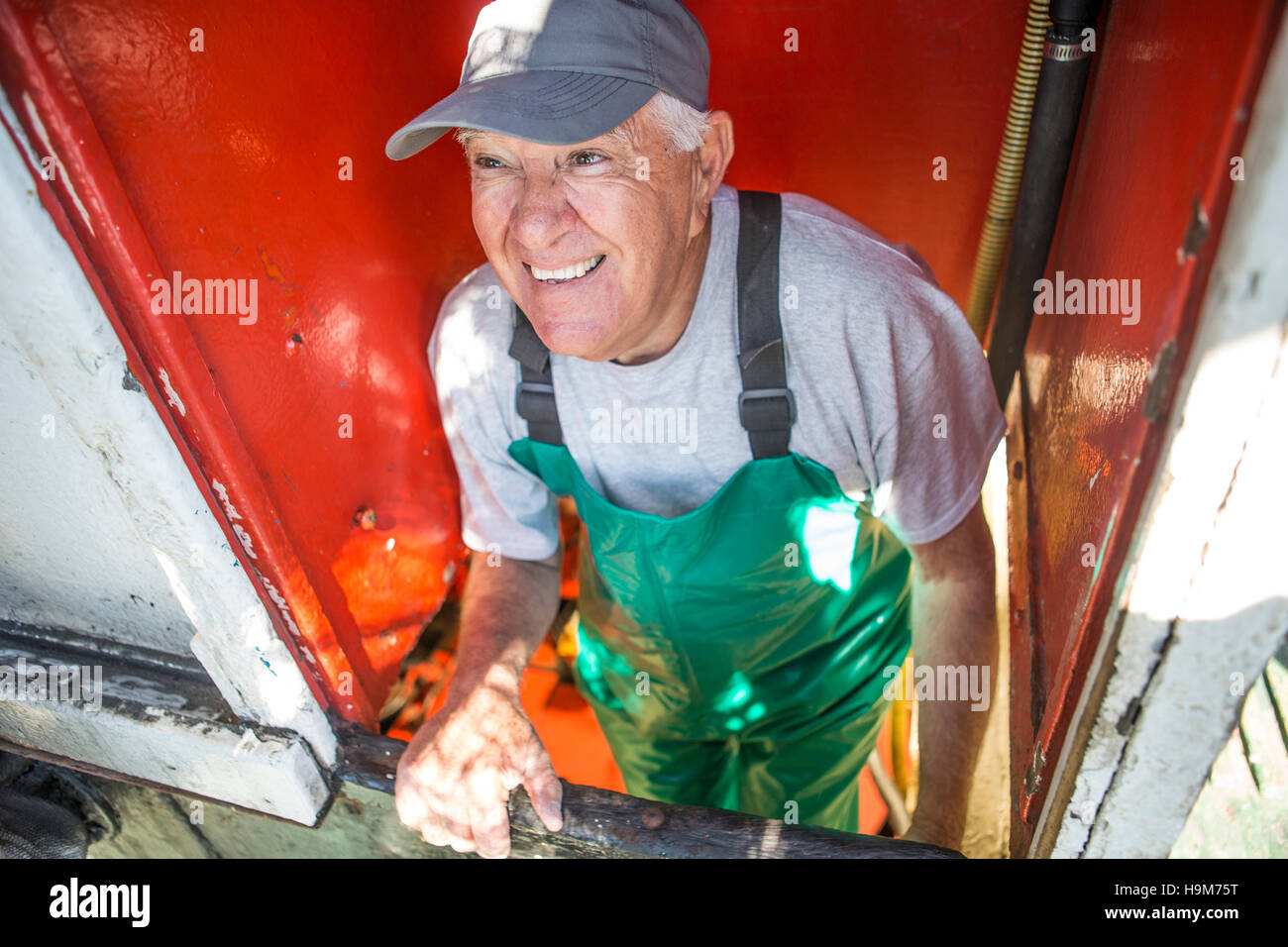Fisherman working on trawler Stock Photo - Alamy