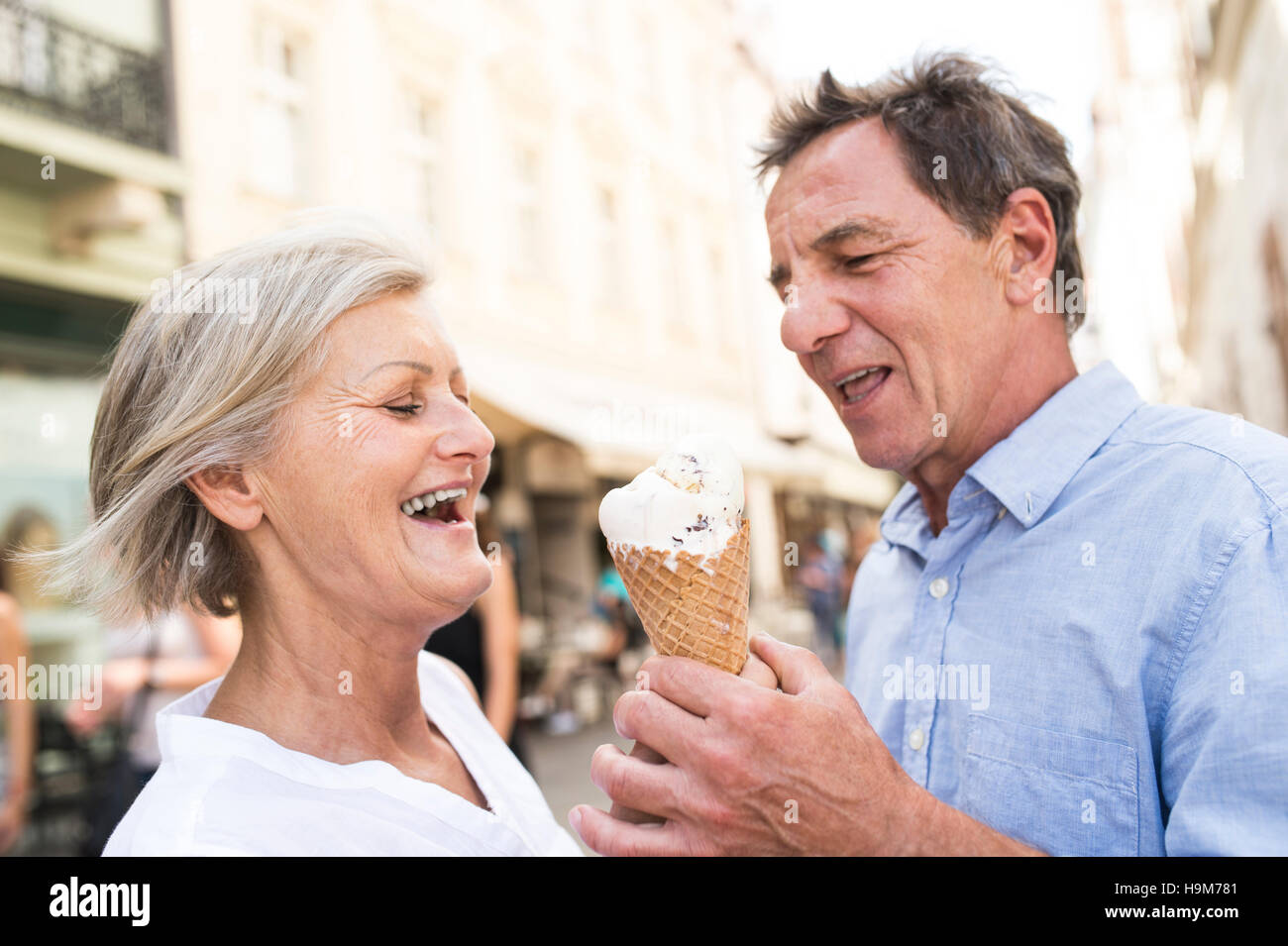 Seniors eating ice cream hi-res stock photography and images - Alamy