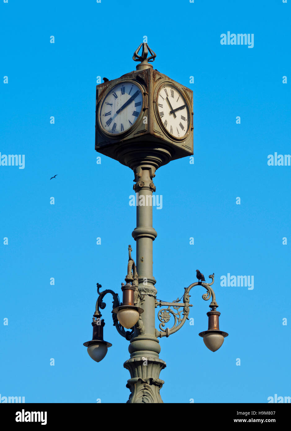 Decorative clock hi-res stock photography and images - Alamy