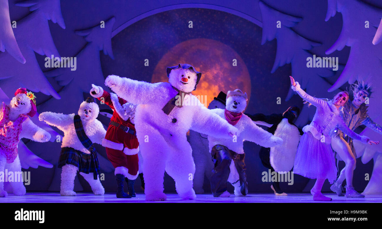 The snowman stage show hi-res stock photography and images - Alamy