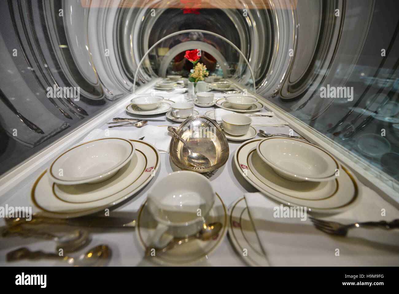 Stainless steel cutlery display hi-res stock photography and images - Alamy