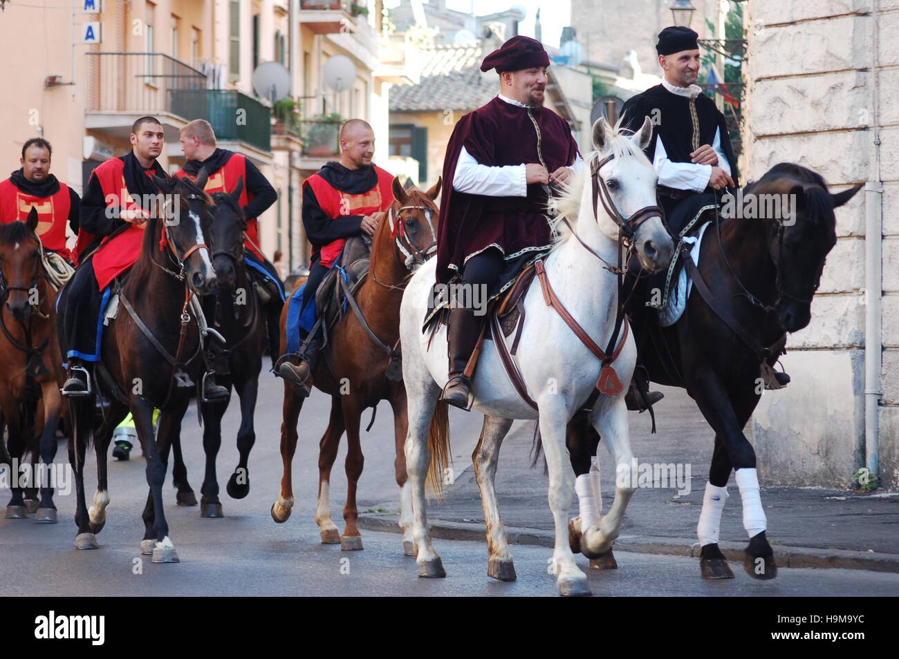 Knights entering medieval castle hi-res stock photography and images ...