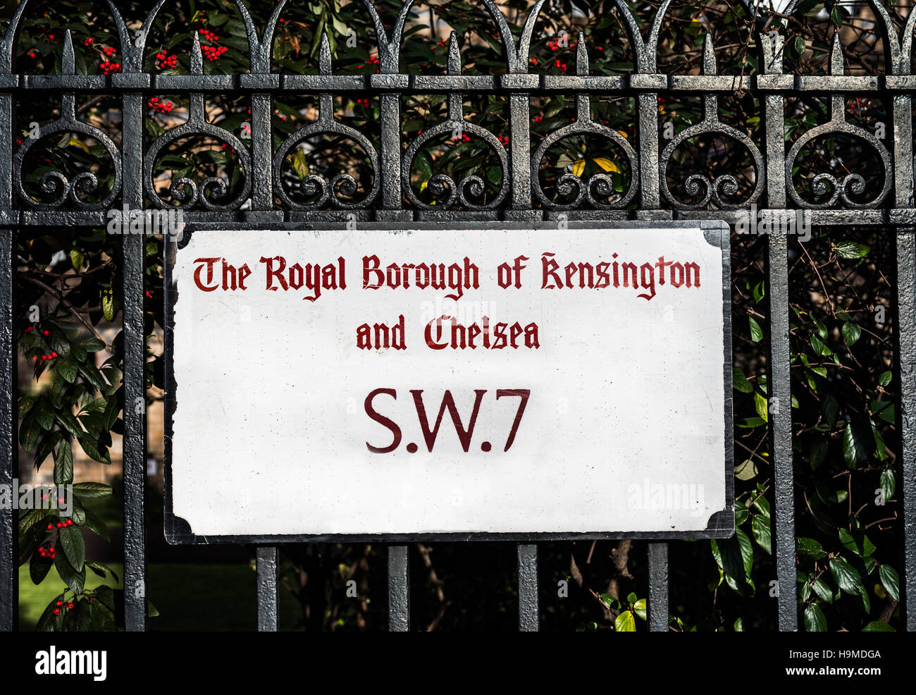 Kensington street sign hi-res stock photography and images - Alamy