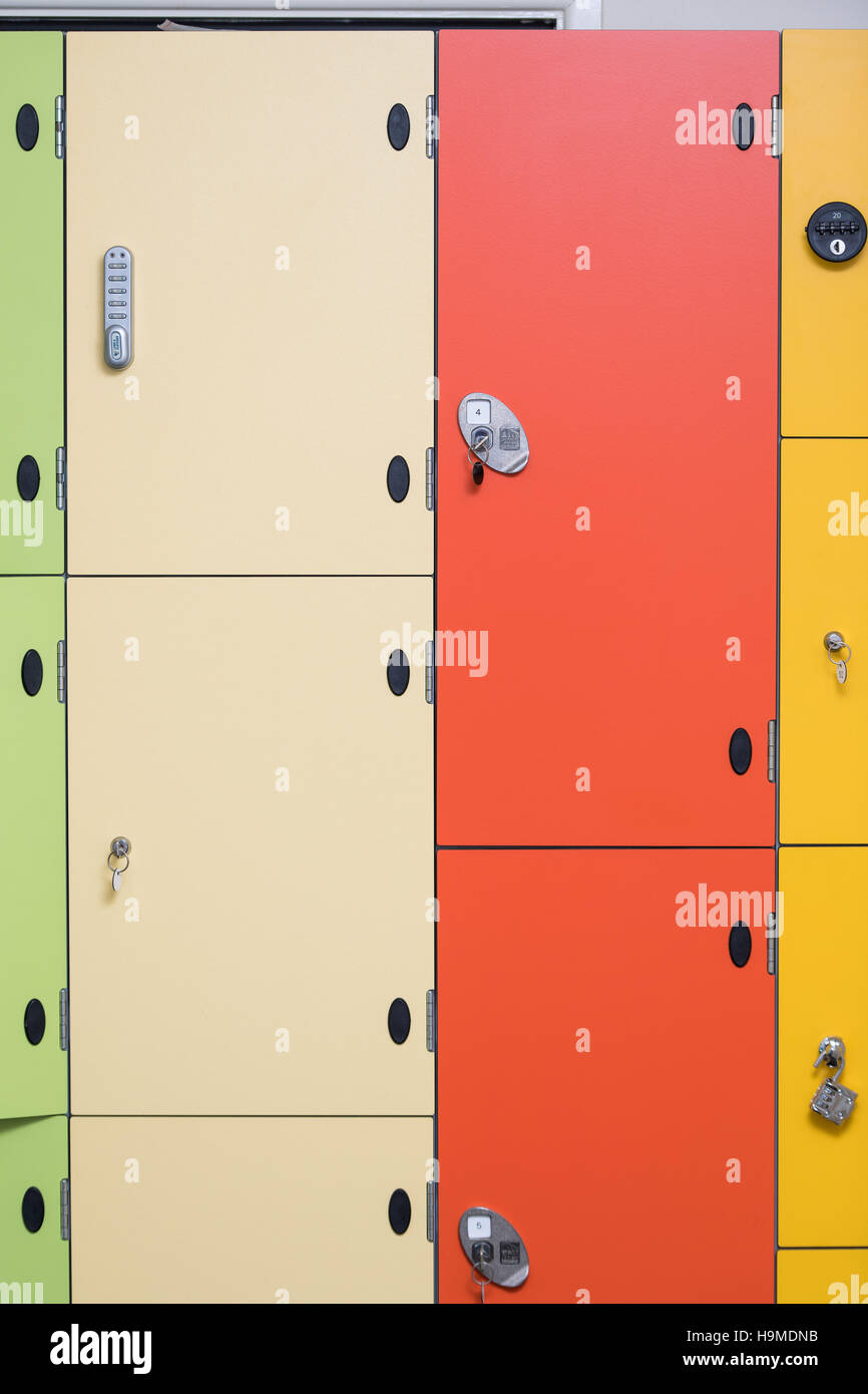 Locker lockers hi-res stock photography and images - Alamy