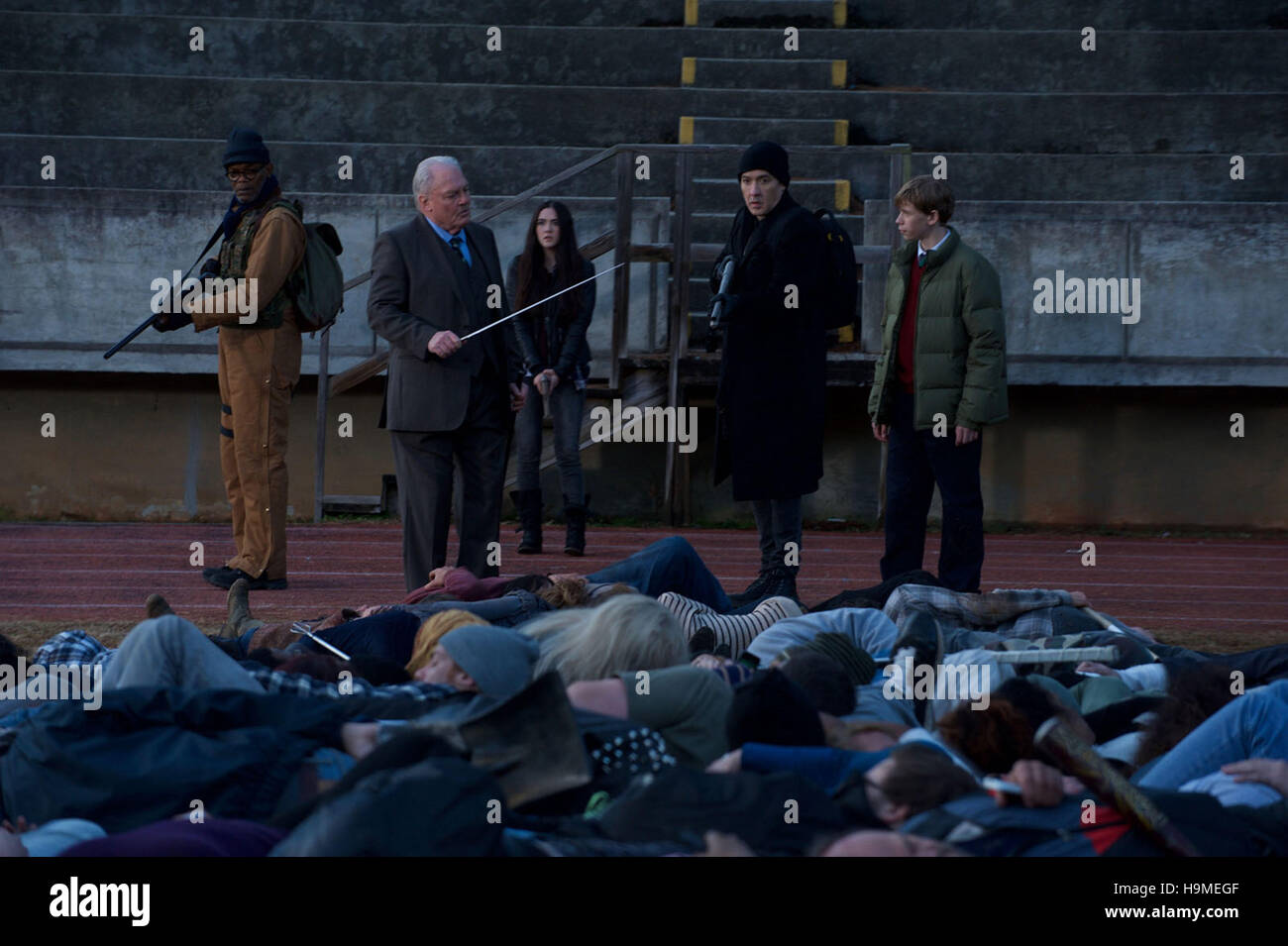 CELL (2016) SAMUEL L JACKSON STACY KEACH ISABELLE FUHRMAN JOHN CUSACK ...