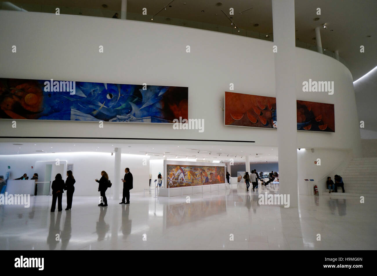 The modern architecture of the interior of the Museo Soumaya in Mexico ...