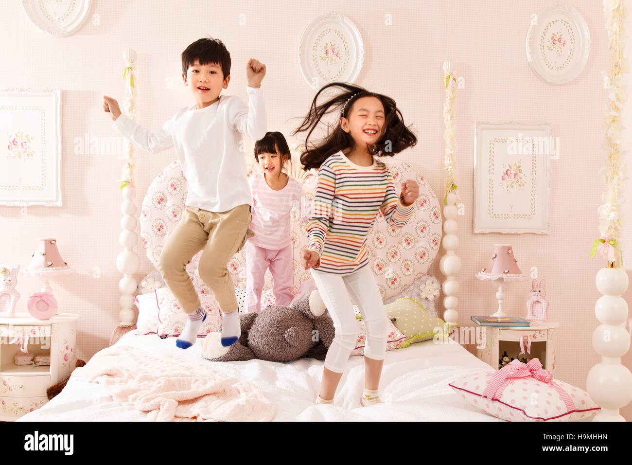 Happy children play on the bed Stock Photo - Alamy