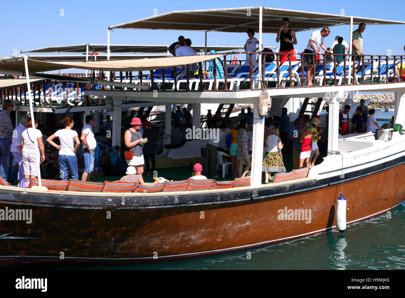 Tourist dhow, Dibba harbour, Musandam Peninsula, Oman Stock Photo - Alamy