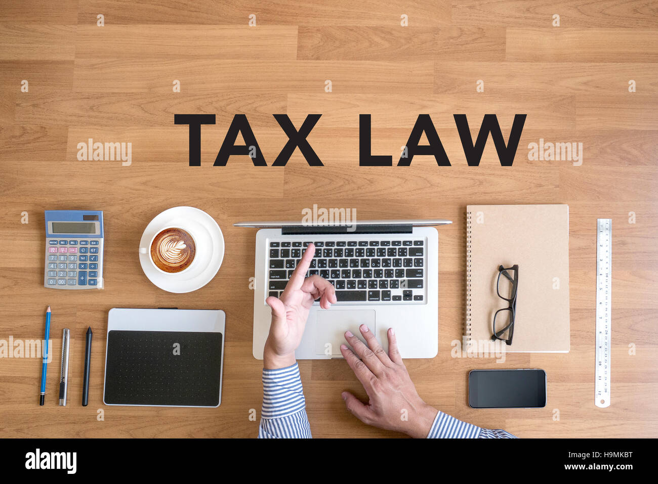 Man tidy desktop hi-res stock photography and images - Alamy