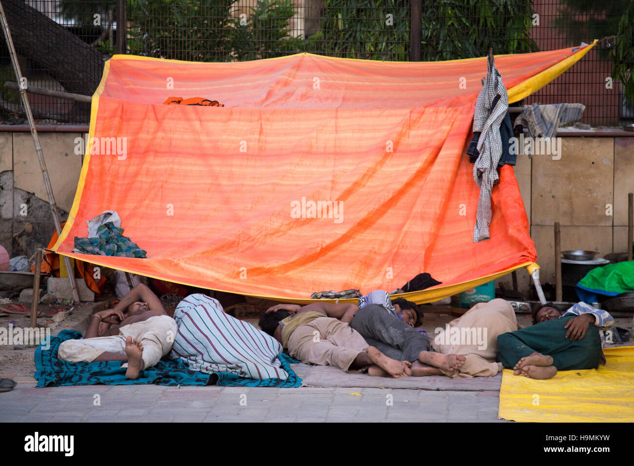 Homeless in Delhi, India Stock Photo - Alamy