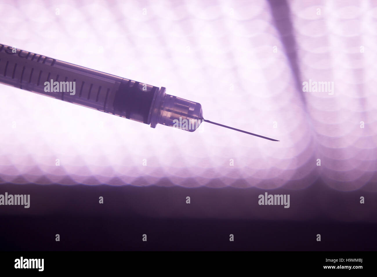 Medical injection syring hypodermic needle for insulin injections in diabetic patients and ...