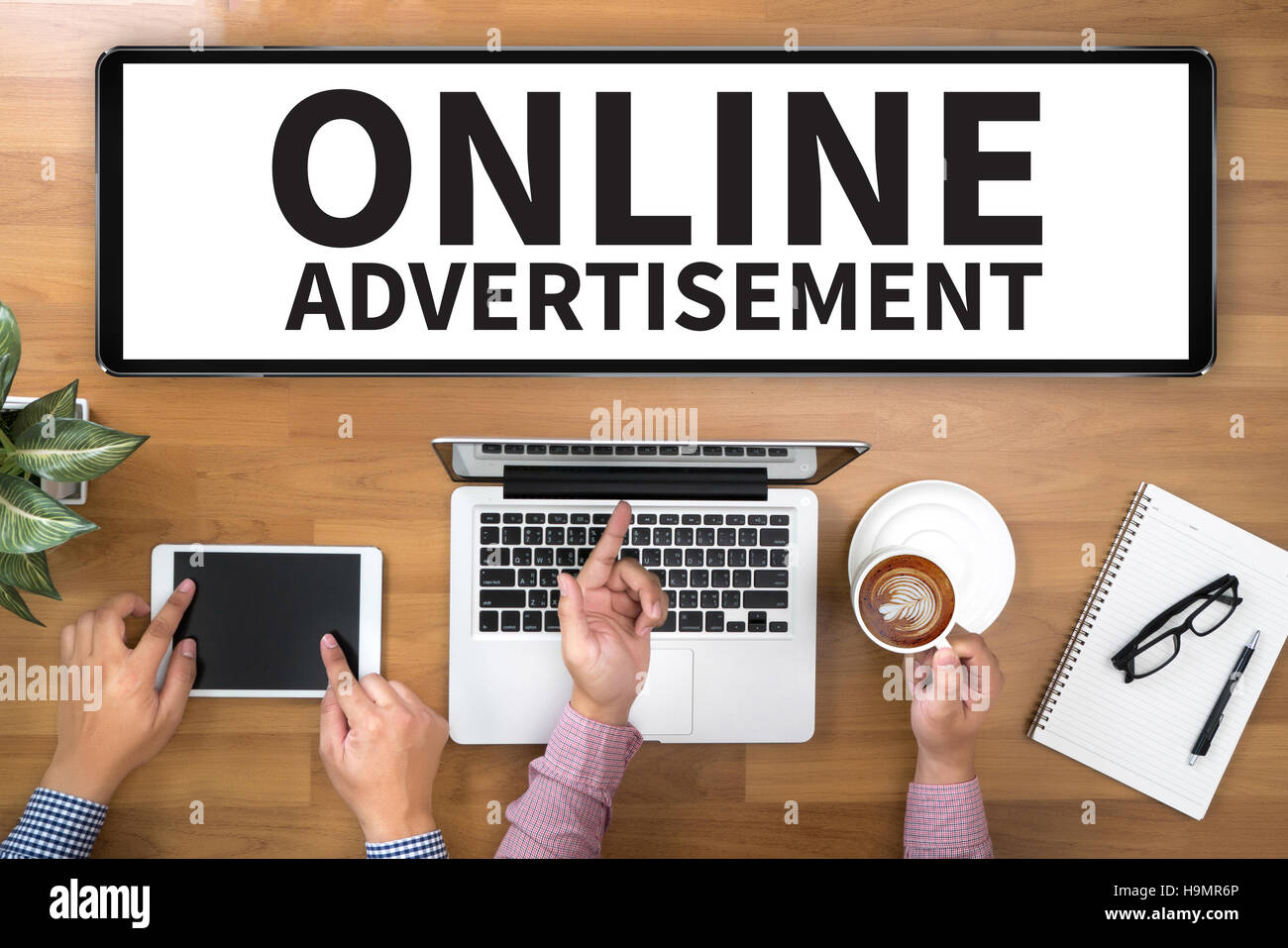 Advertiser office hi-res stock photography and images - Alamy