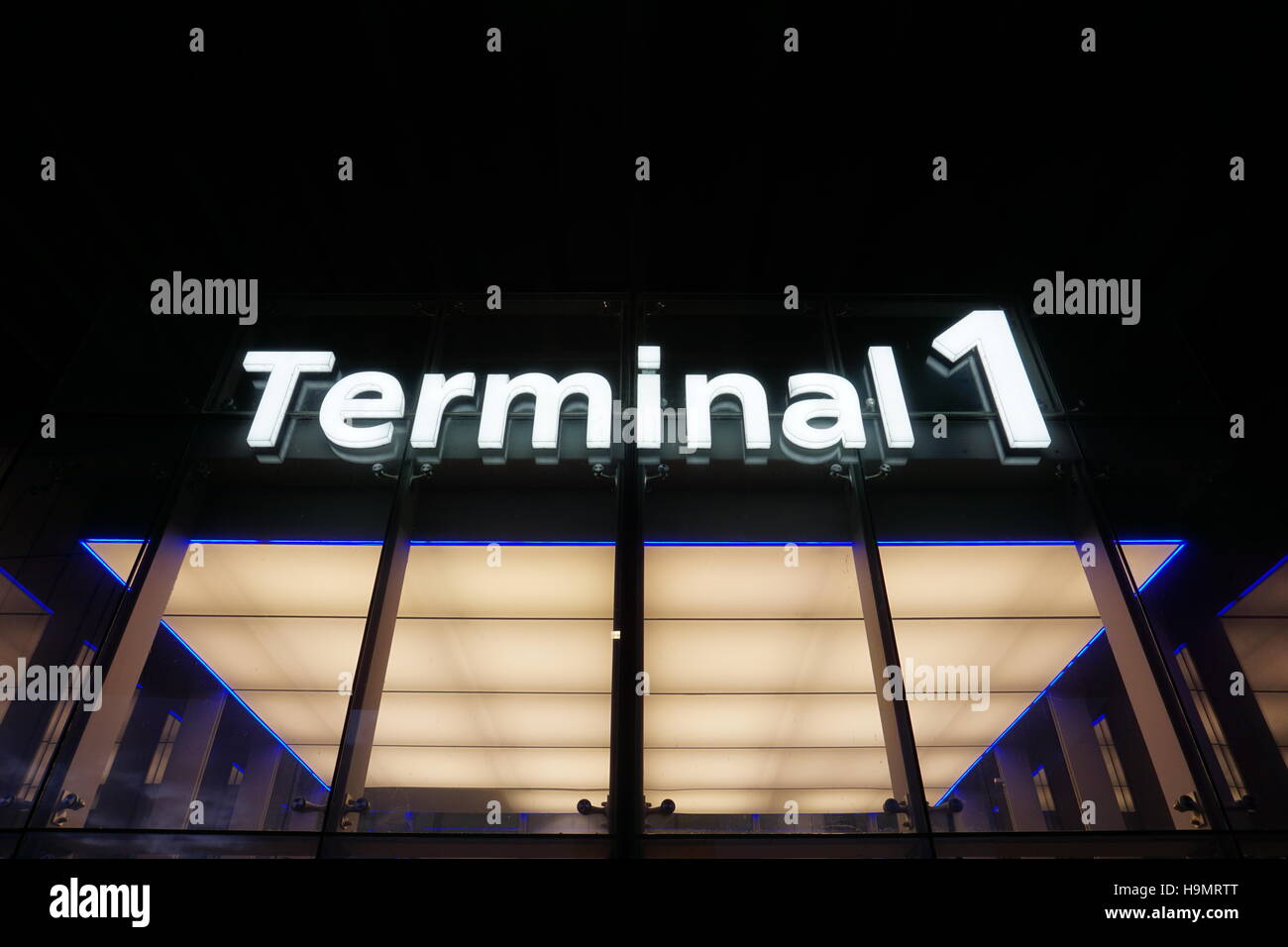 The Terminal 1 at the Roissy Charles de Gaulle International Airport ...