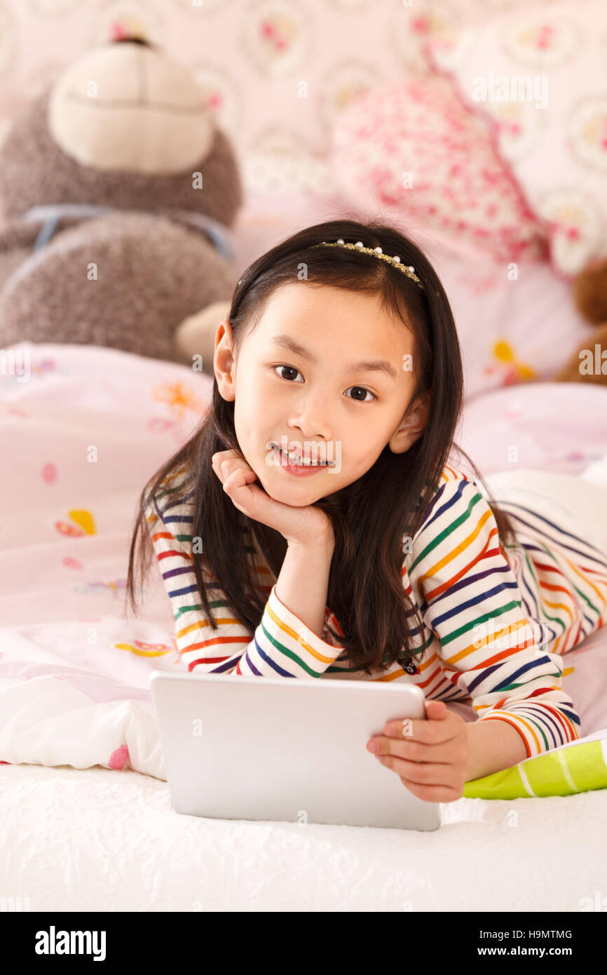East asian girl computer hi-res stock photography and images - Alamy