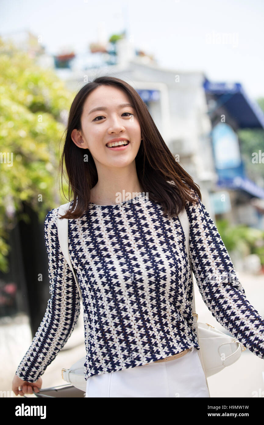 Young girls shopping Stock Photo - Alamy