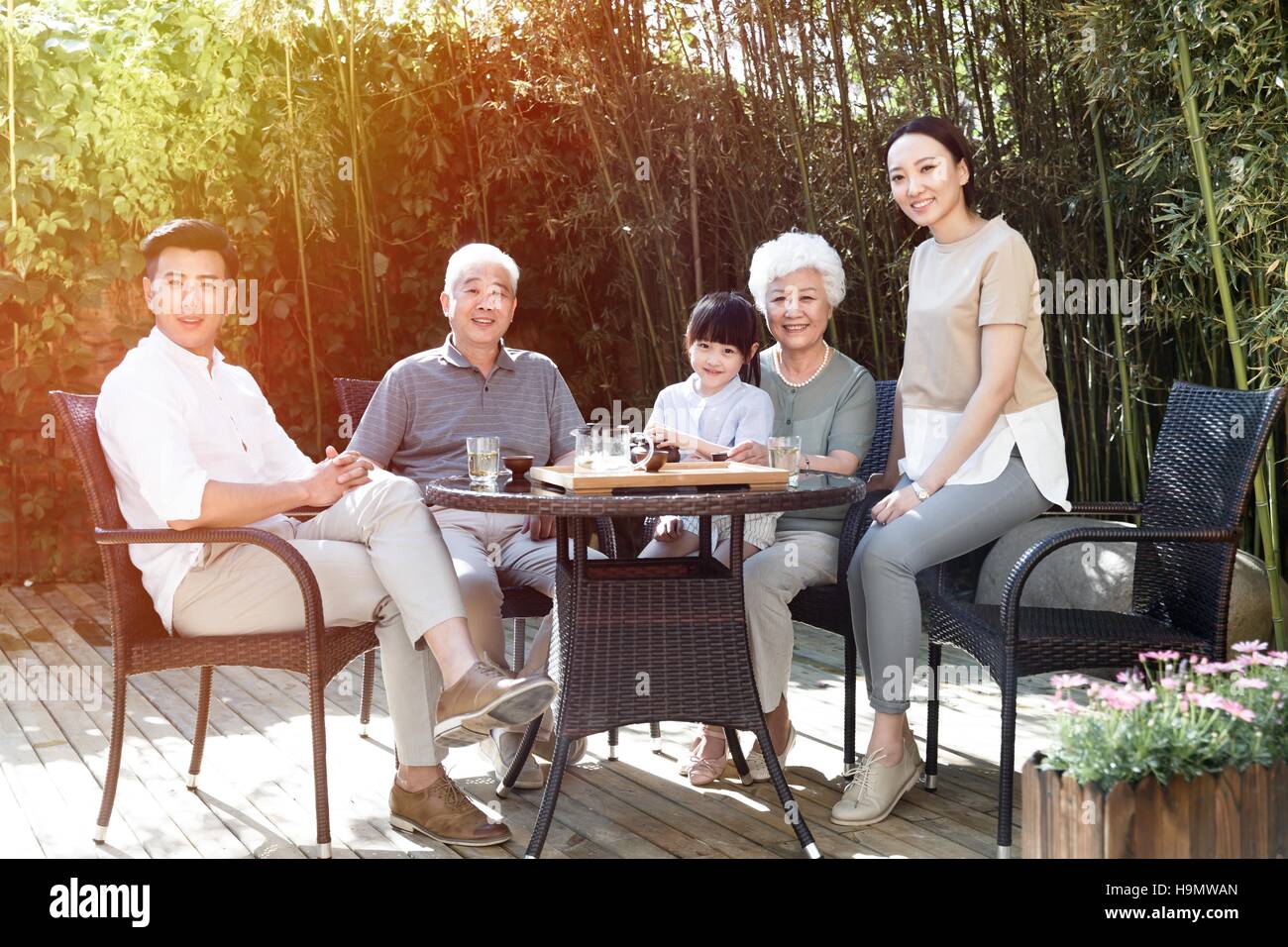 Family afternoon tea hi-res stock photography and images - Alamy