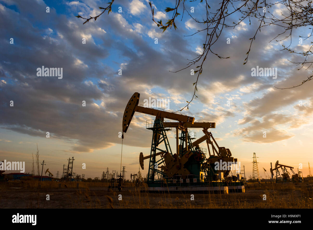 China oil rig heilongjiang High Resolution Stock Photography and Images ...