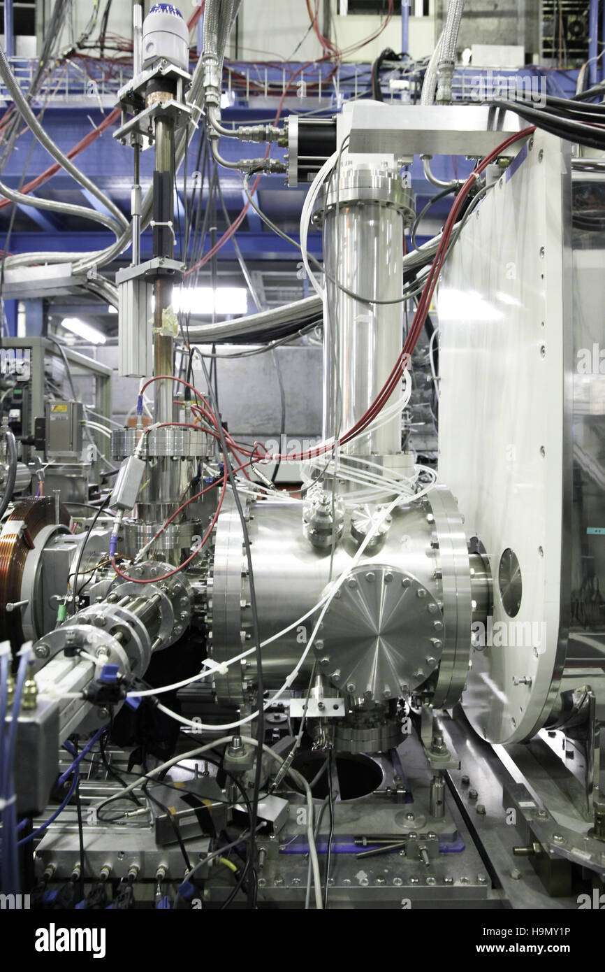 Particle decelerator hi-res stock photography and images - Alamy